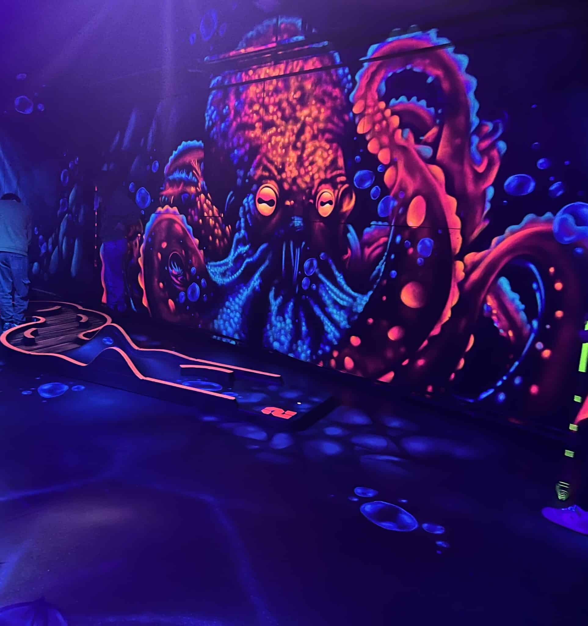 Ocean 12, un mini-golf immersif et fluo à Paris - lebonplanparisien